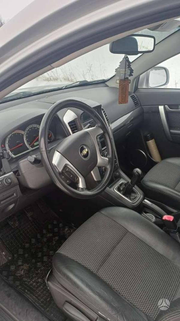 Pelēks Chevrolet Captiva 2007 Rokiškis, ar dzinēja tilpumu 1.99 L un nobraukumu 182 tūkst. km par 3200 €, foto 1 vietnē AUTOMOTO.COM.LV