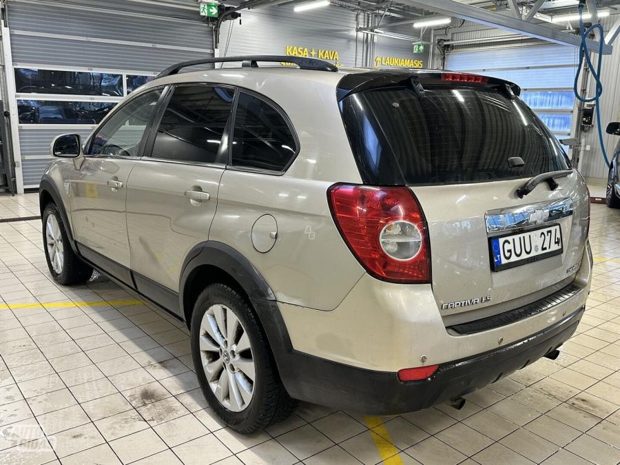 Grey Chevrolet Captiva 2007 in Vilnius, with an engine capacity of 2.00 L and mileage of 376 thousand km for 2500 €, photo 3 on AUTOMOTO.COM.LV