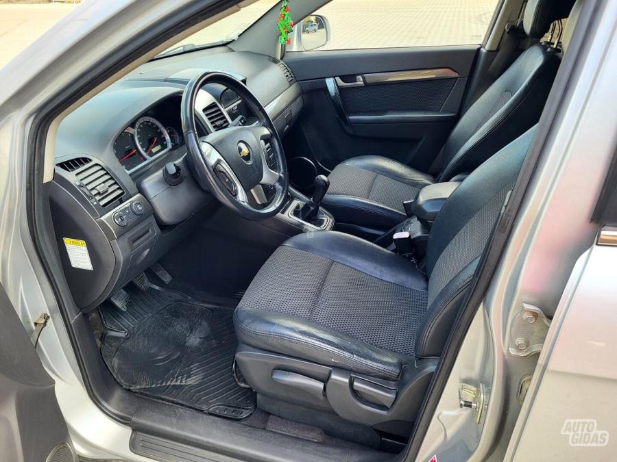 Grey Chevrolet Captiva 2007 in Siauliai, with an engine capacity of 2.00 L and mileage of 250 thousand km for 2550 €, photo 8 on AUTOMOTO.COM.LV