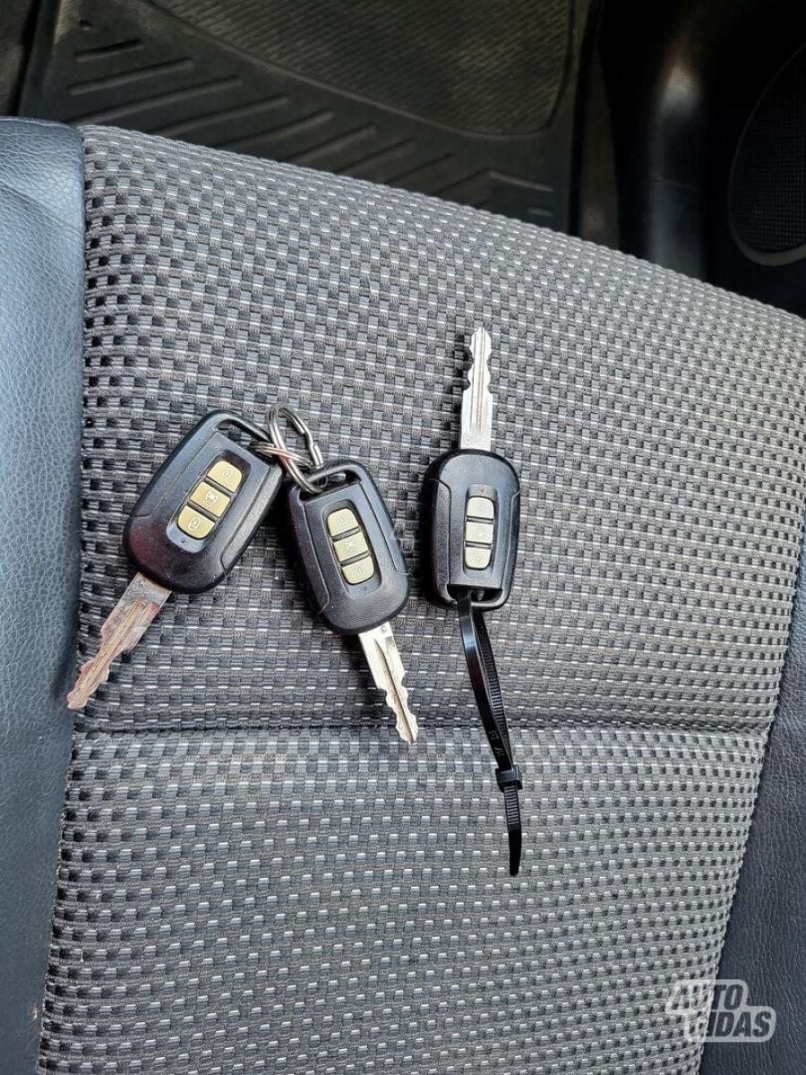 Grey Chevrolet Captiva 2007 in Siauliai, with an engine capacity of 2.00 L and mileage of 250 thousand km for 2550 €, photo 26 on AUTOMOTO.COM.LV