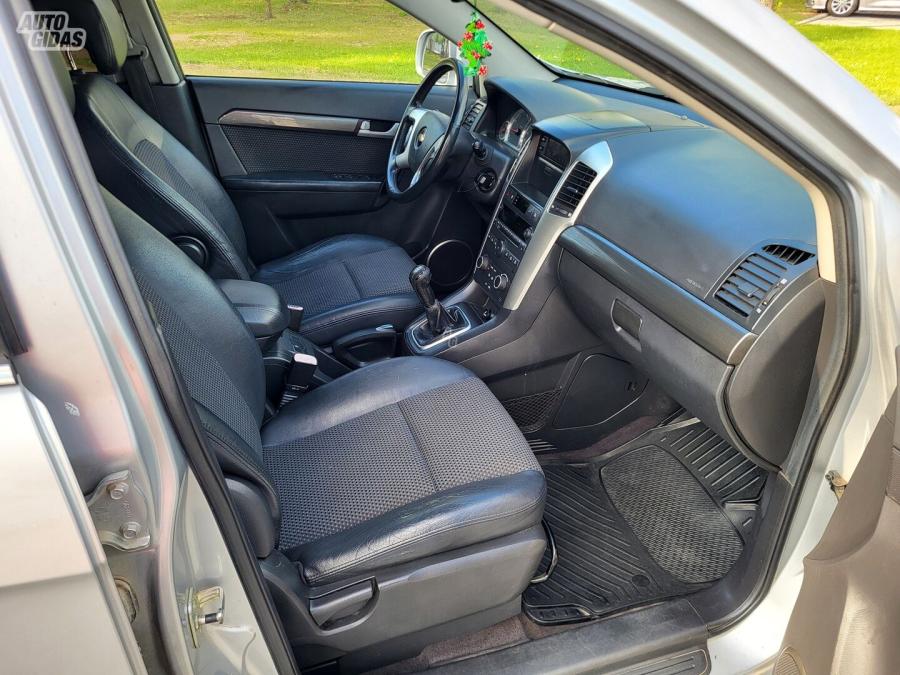 Grey Chevrolet Captiva 2007 in Siauliai, with an engine capacity of 2.00 L and mileage of 250 thousand km for 2550 €, photo 9 on AUTOMOTO.COM.LV