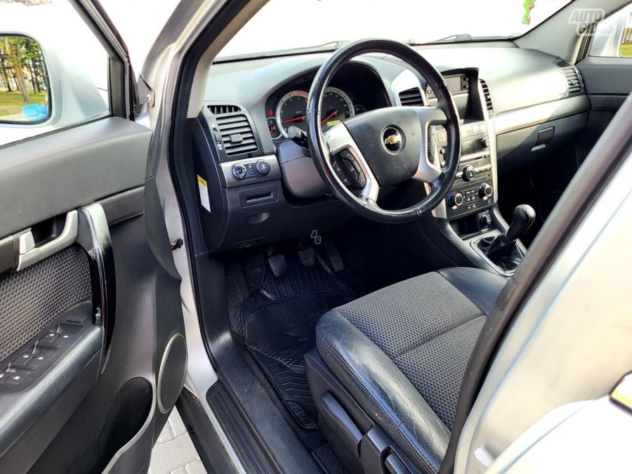 Grey Chevrolet Captiva 2007 in Siauliai, with an engine capacity of 2.00 L and mileage of 250 thousand km for 2550 €, photo 25 on AUTOMOTO.COM.LV