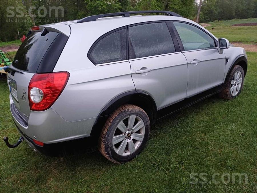 Grey Chevrolet Captiva 2007 in Bauska, with an engine capacity of 2.00 L and mileage of 287 thousand km for 2500 €, photo 1 on AUTOMOTO.COM.LV