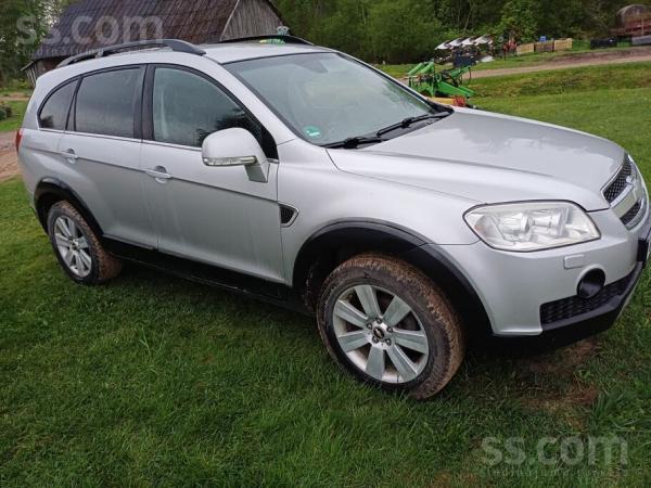 Grey Chevrolet Captiva 2007 in Bauska, with an engine capacity of 2.00 L and mileage of 287 thousand km for 2500 €, photo 2 on AUTOMOTO.COM.LV
