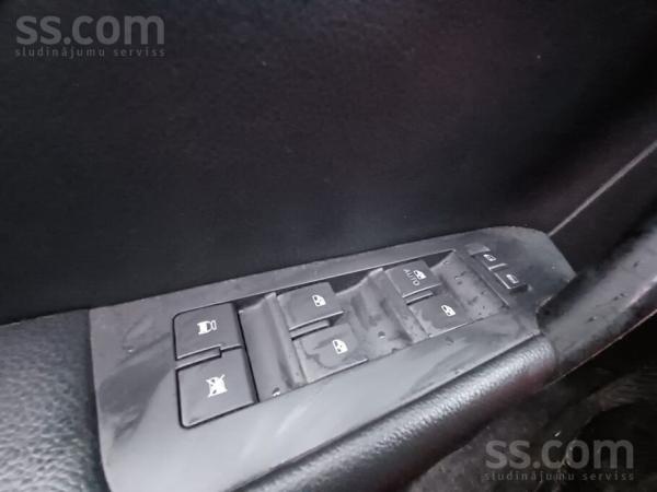 Grey Chevrolet Captiva 2007 in Bauska, with an engine capacity of 2.00 L and mileage of 287 thousand km for 2500 €, photo 3 on AUTOMOTO.COM.LV