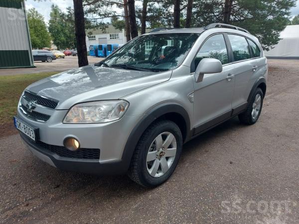 Grey Chevrolet Captiva 2007 in Ogre, with an engine capacity of 2.40 L and mileage of 171 thousand km for 1900 €, photo 1 on AUTOMOTO.COM.LV