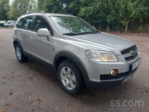 Pelēks Chevrolet Captiva 2007 Ogre, ar dzinēja tilpumu 2.40 L un nobraukumu 171 tūkst. km par 1900 €, foto 3 vietnē AUTOMOTO.COM.LV