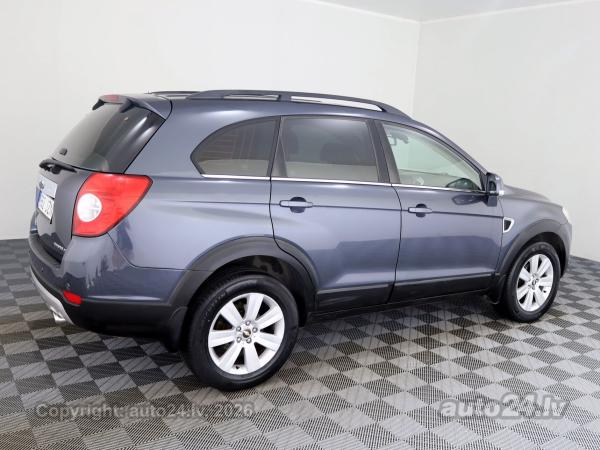 Grey Chevrolet Captiva 2007 in Tallinn, with an engine capacity of 2.00 L and mileage of 242 thousand km for 1899 €, photo 3 on AUTOMOTO.COM.LV