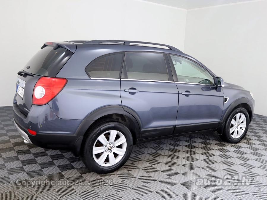 Pelēks Chevrolet Captiva 2007 Tallina, ar dzinēja tilpumu 2.00 L un nobraukumu 242 tūkst. km par 1899 €, foto 4 vietnē AUTOMOTO.COM.LV