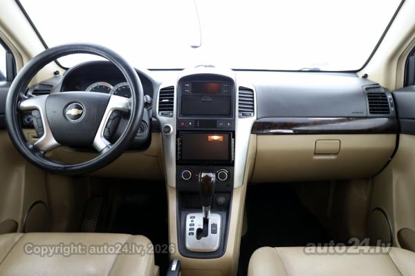 Grey Chevrolet Captiva 2007 in Tallinn, with an engine capacity of 2.00 L and mileage of 242 thousand km for 1899 €, photo 5 on AUTOMOTO.COM.LV