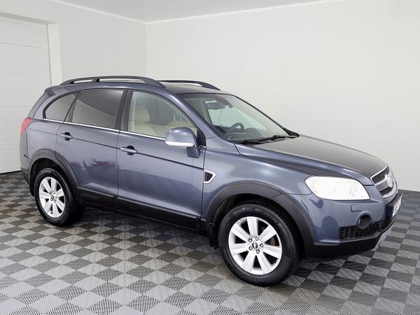 Grey Chevrolet Captiva 2007 in Tallinn, with an engine capacity of 2.00 L and mileage of 242 thousand km for 1899 €, photo 1 on AUTOMOTO.COM.LV