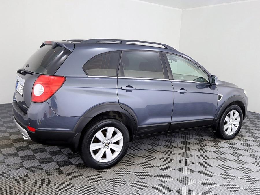 Pelēks Chevrolet Captiva 2007 Tallina, ar dzinēja tilpumu 2.00 L un nobraukumu 242 tūkst. km par 1899 €, foto 12 vietnē AUTOMOTO.COM.LV