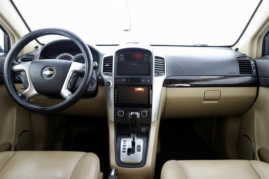 Pelēks Chevrolet Captiva 2007 Tallina, ar dzinēja tilpumu 2.00 L un nobraukumu 242 tūkst. km par 1899 €, foto 14 vietnē AUTOMOTO.COM.LV