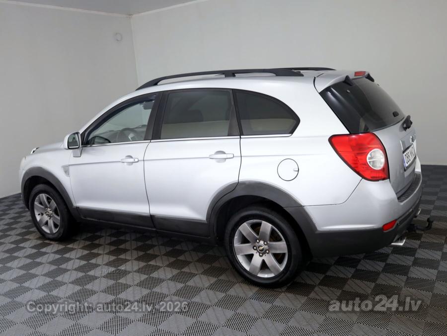 Pelēks Chevrolet Captiva 2007 Tallina, ar dzinēja tilpumu 2.00 L un nobraukumu 306 tūkst. km par 1799 €, foto 5 vietnē AUTOMOTO.COM.LV