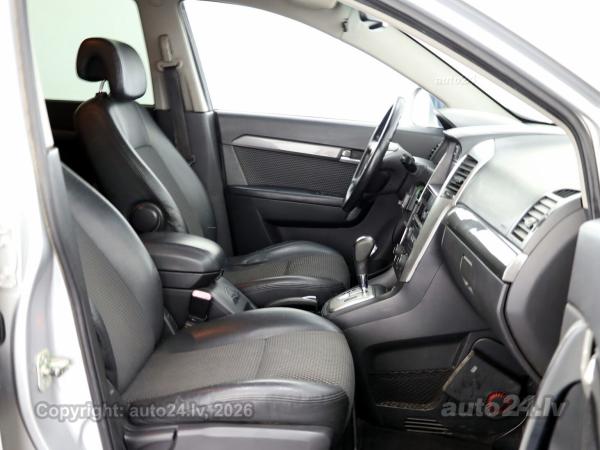 Grey Chevrolet Captiva 2007 in Tallinn, with an engine capacity of 2.00 L and mileage of 306 thousand km for 1799 €, photo 6 on AUTOMOTO.COM.LV