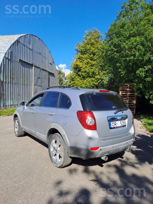 Pelēks Chevrolet Captiva 2007 Tukums, ar dzinēja tilpumu 2.40 L un nobraukumu 229 tūkst. km par 1250 €, foto 4 vietnē AUTOMOTO.COM.LV