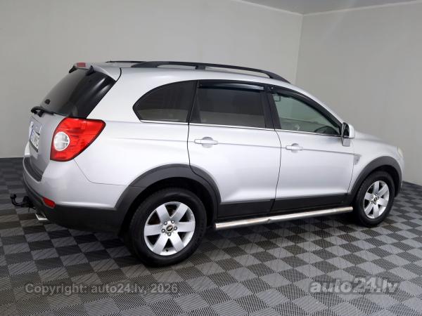 Pelēks Chevrolet Captiva 2007 Tallina, ar dzinēja tilpumu 2.00 L un nobraukumu 246 tūkst. km par 1499 €, foto 4 vietnē AUTOMOTO.COM.LV