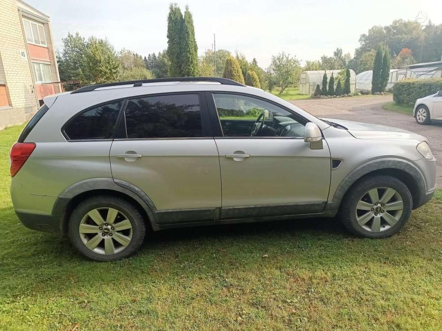 Pelēks Chevrolet Captiva 2007 Radviliškis, ar dzinēja tilpumu 2.00 L un nobraukumu 328 tūkst. km par 1500 €, foto 4 vietnē AUTOMOTO.COM.LV