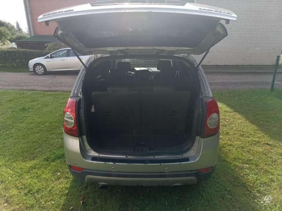 Pelēks Chevrolet Captiva 2007 Radviliškis, ar dzinēja tilpumu 2.00 L un nobraukumu 328 tūkst. km par 1500 €, foto 6 vietnē AUTOMOTO.COM.LV