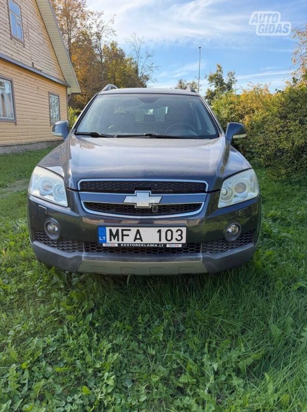 Grey Chevrolet Captiva 2007 in Utena, with an engine capacity of 2.00 L and mileage of 249 thousand km for 2950 €, photo 1 on AUTOMOTO.COM.LV