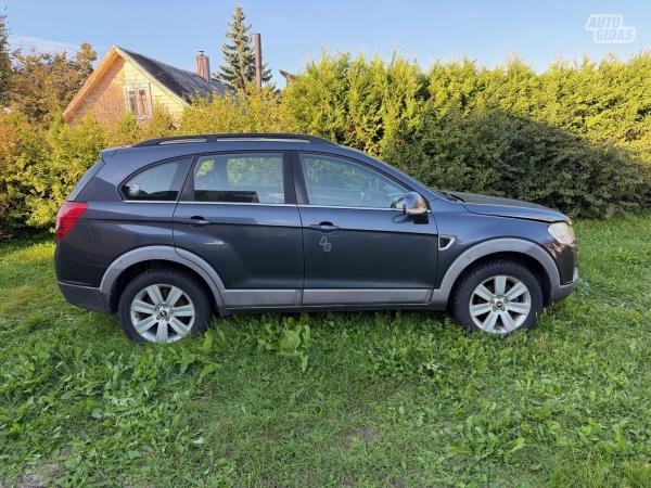 Grey Chevrolet Captiva 2007 in Utena, with an engine capacity of 2.00 L and mileage of 249 thousand km for 2950 €, photo 4 on AUTOMOTO.COM.LV