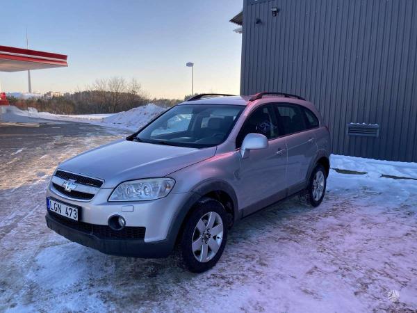 Pelēks Chevrolet Captiva 2008 Viļņa, ar dzinēja tilpumu 2.00 L un nobraukumu 320 tūkst. km par 2750 €, foto 1 vietnē AUTOMOTO.COM.LV