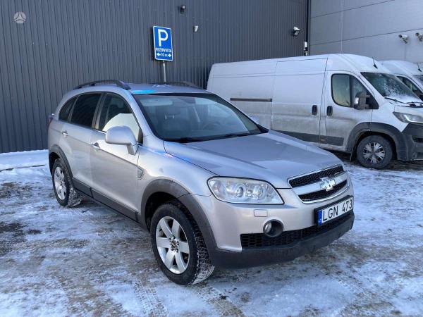 Pelēks Chevrolet Captiva 2008 Viļņa, ar dzinēja tilpumu 2.00 L un nobraukumu 320 tūkst. km par 2750 €, foto 3 vietnē AUTOMOTO.COM.LV