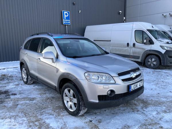 Pelēks Chevrolet Captiva 2008 Viļņa, ar dzinēja tilpumu 2.00 L un nobraukumu 320 tūkst. km par 2750 €, foto 3 vietnē AUTOMOTO.COM.LV
