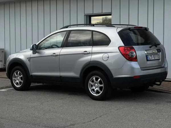 Pelēks Chevrolet Captiva 2008 Rīga, ar dzinēja tilpumu 2.00 L un nobraukumu 247 tūkst. km par 2300 €, foto 4 vietnē AUTOMOTO.COM.LV