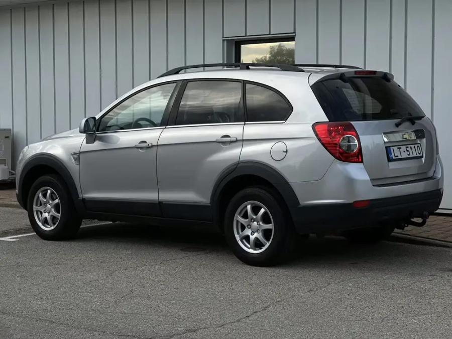 Grey Chevrolet Captiva 2008 in Riga, with an engine capacity of 2.00 L and mileage of 247 thousand km for 2300 €, photo 5 on AUTOMOTO.COM.LV