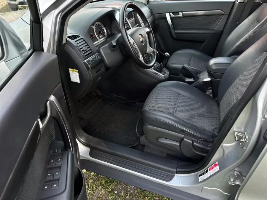 Grey Chevrolet Captiva 2008 in Riga, with an engine capacity of 2.00 L and mileage of 247 thousand km for 2300 €, photo 19 on AUTOMOTO.COM.LV