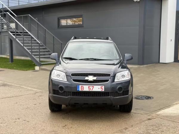 Pelēks Chevrolet Captiva 2008 Rīga, ar dzinēja tilpumu 2.00 L un nobraukumu 240 tūkst. km par 3990 €, foto 3 vietnē AUTOMOTO.COM.LV