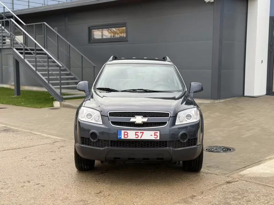 Pelēks Chevrolet Captiva 2008 Rīga, ar dzinēja tilpumu 2.00 L un nobraukumu 240 tūkst. km par 3990 €, foto 4 vietnē AUTOMOTO.COM.LV