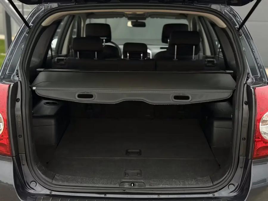 Pelēks Chevrolet Captiva 2008 Rīga, ar dzinēja tilpumu 2.00 L un nobraukumu 240 tūkst. km par 3990 €, foto 8 vietnē AUTOMOTO.COM.LV