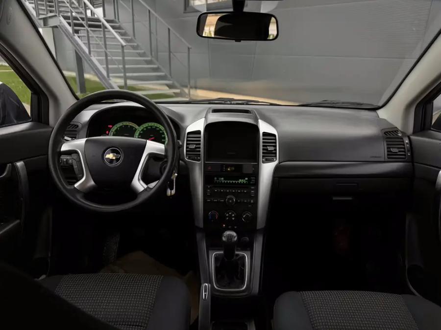 Pelēks Chevrolet Captiva 2008 Rīga, ar dzinēja tilpumu 2.00 L un nobraukumu 240 tūkst. km par 3990 €, foto 9 vietnē AUTOMOTO.COM.LV