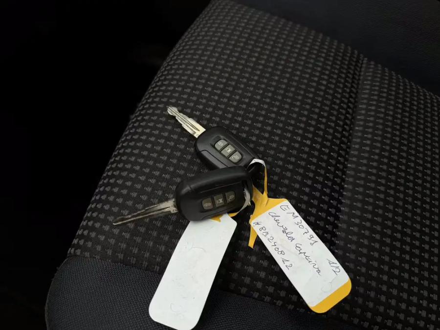 Pelēks Chevrolet Captiva 2008 Rīga, ar dzinēja tilpumu 2.00 L un nobraukumu 240 tūkst. km par 3990 €, foto 15 vietnē AUTOMOTO.COM.LV