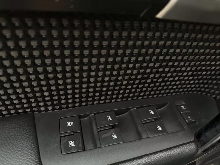 Pelēks Chevrolet Captiva 2008 Rīga, ar dzinēja tilpumu 2.00 L un nobraukumu 240 tūkst. km par 3990 €, foto 16 vietnē AUTOMOTO.COM.LV