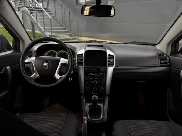 Pelēks Chevrolet Captiva 2008 Rīga, ar dzinēja tilpumu 2.00 L un nobraukumu 240 tūkst. km par 3990 €, foto 8 vietnē AUTOMOTO.COM.LV