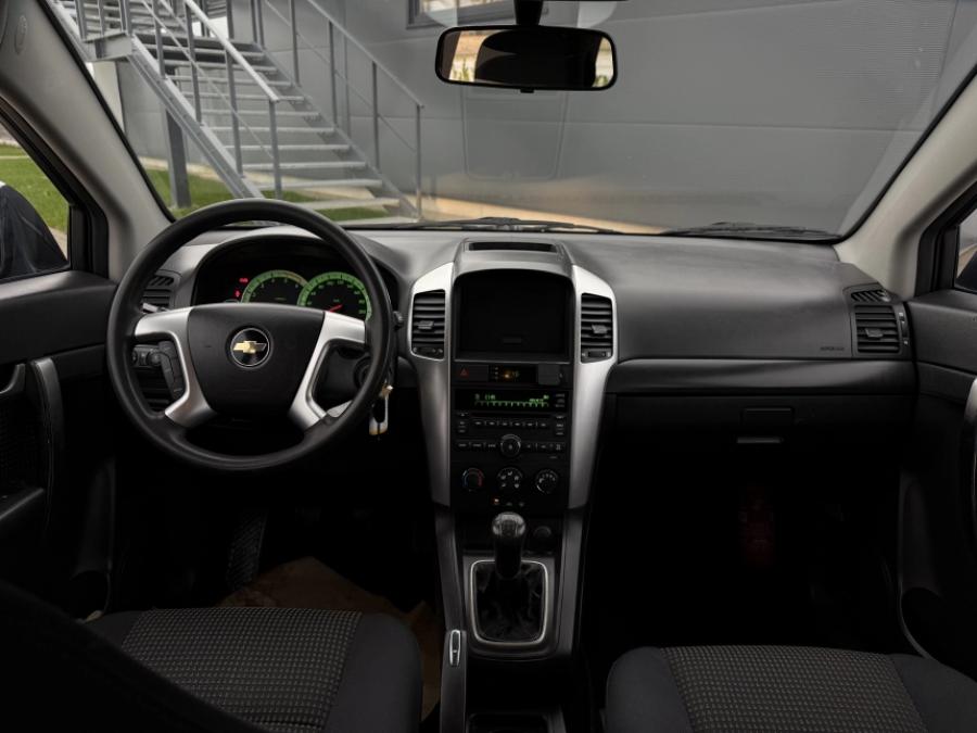 Grey Chevrolet Captiva 2008 in Riga, with an engine capacity of 2.00 L and mileage of 240 thousand km for 3990 €, photo 9 on AUTOMOTO.COM.LV