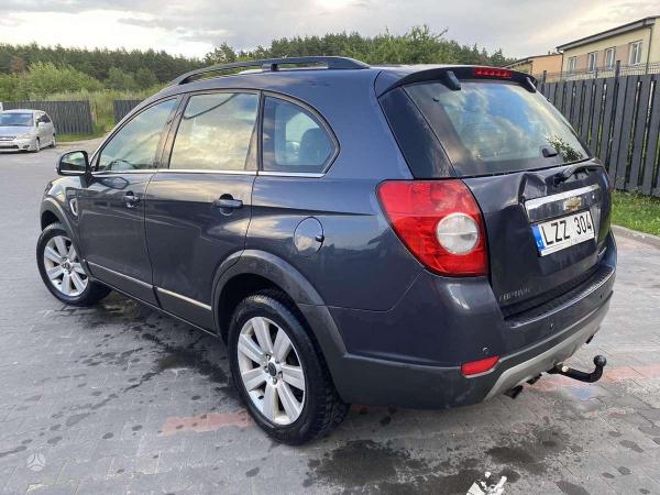 Grey Chevrolet Captiva 2008 in Vilnius, with an engine capacity of 2.00 L and mileage of 320 thousand km for 2600 €, photo 4 on AUTOMOTO.COM.LV