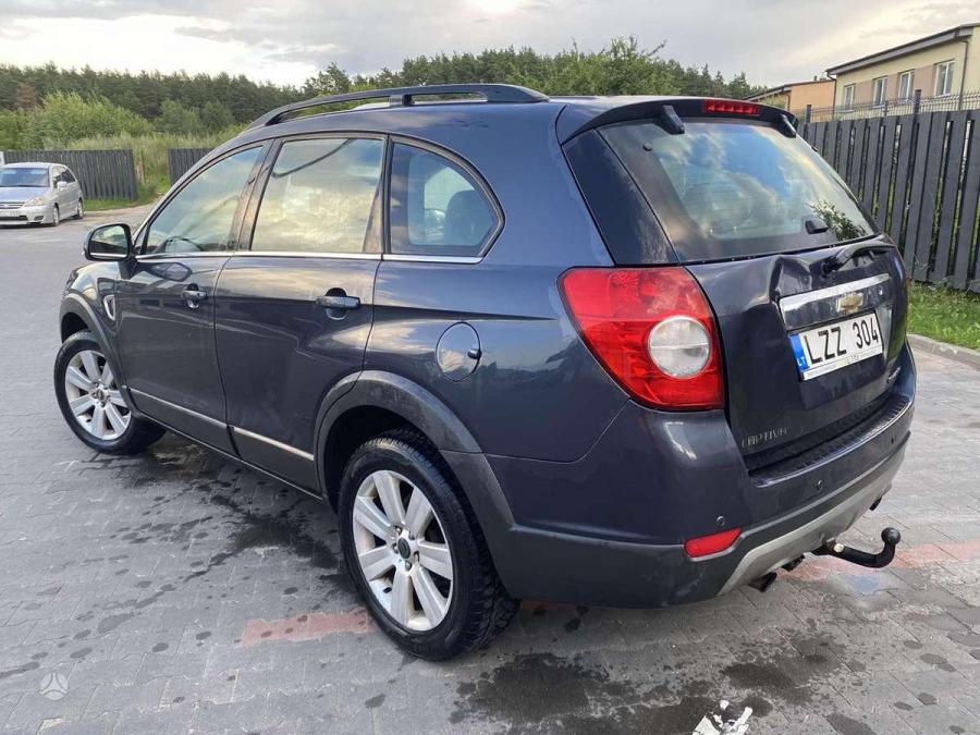Grey Chevrolet Captiva 2008 in Vilnius, with an engine capacity of 2.00 L and mileage of 320 thousand km for 2600 €, photo 5 on AUTOMOTO.COM.LV