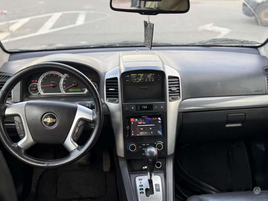 Grey Chevrolet Captiva 2008 in Vilnius, with an engine capacity of 2.00 L and mileage of 320 thousand km for 2600 €, photo 9 on AUTOMOTO.COM.LV