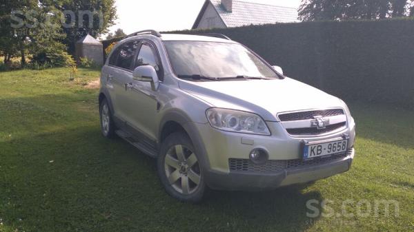 Grey Chevrolet Captiva 2008 in Bauska, with an engine capacity of 2.00 L and mileage of 265 thousand km for 1800 €, photo 1 on AUTOMOTO.COM.LV