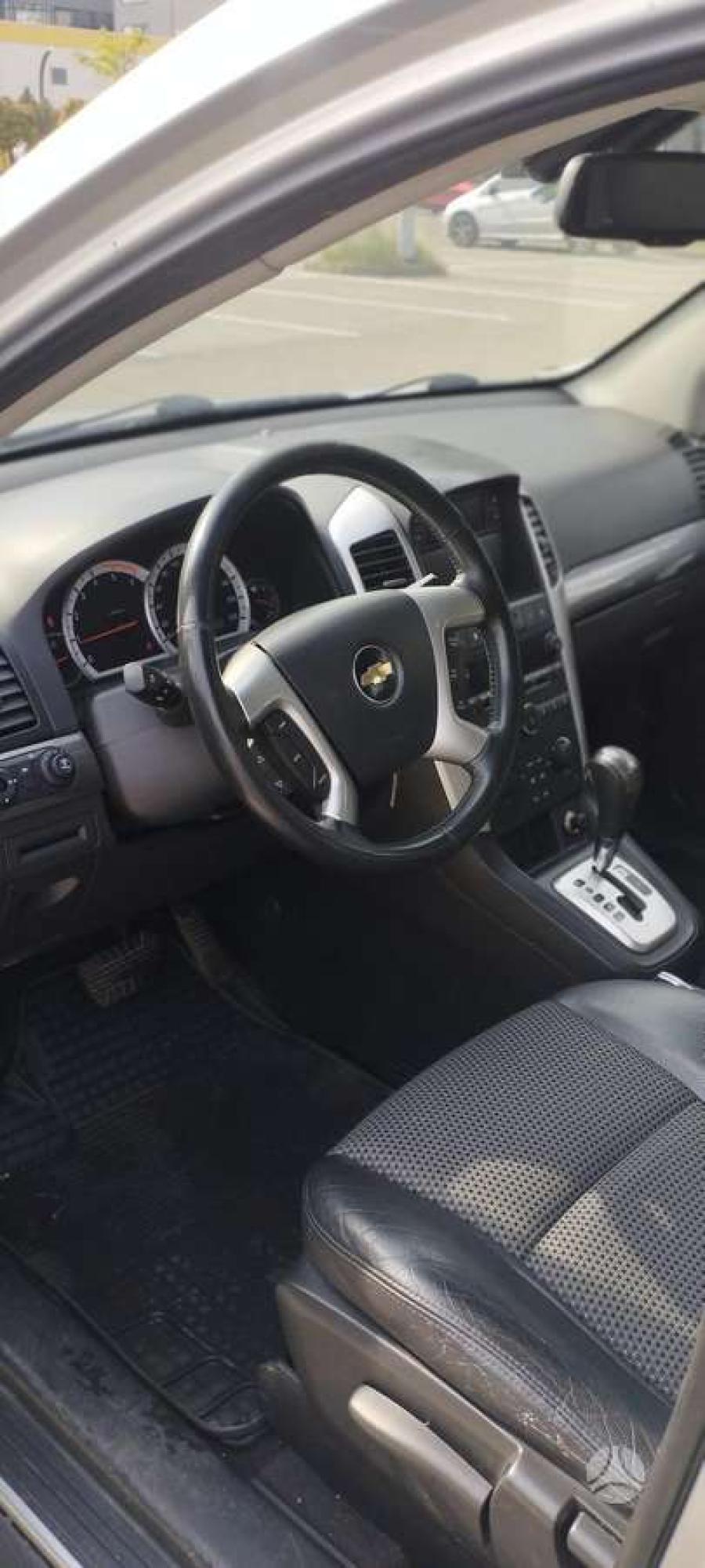 Grey Chevrolet Captiva 2008 in Vilnius, with an engine capacity of 2.00 L and mileage of 284 thousand km for 2700 €, photo 1 on AUTOMOTO.COM.LV