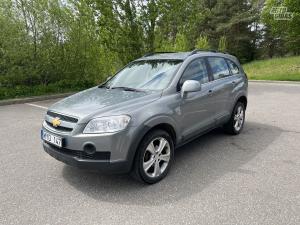 Pelēks Chevrolet Captiva 2009 Viļņa, ar dzinēja tilpumu 2.00 L un nobraukumu 246 tūkst. km par 2400 €, foto  vietnē AUTOMOTO.COM.LV