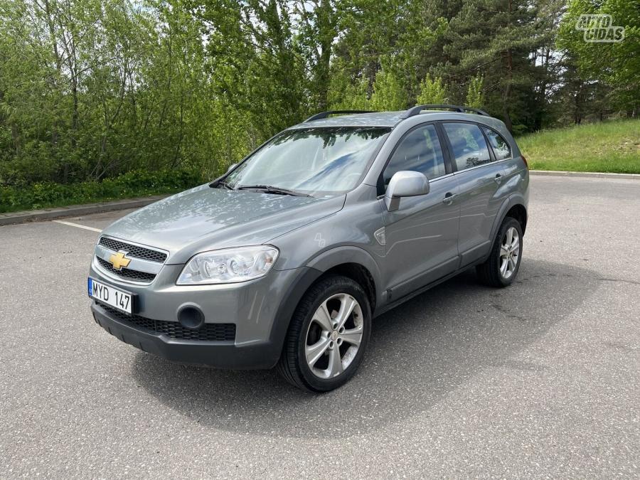 Pelēks Chevrolet Captiva 2009 Viļņa, ar dzinēja tilpumu 2.00 L un nobraukumu 246 tūkst. km par 2400 €, foto 1 vietnē AUTOMOTO.COM.LV