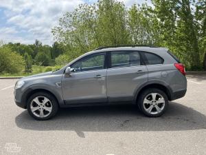 Pelēks Chevrolet Captiva 2009 Viļņa, ar dzinēja tilpumu 2.00 L un nobraukumu 246 tūkst. km par 2400 €, foto 3 vietnē AUTOMOTO.COM.LV
