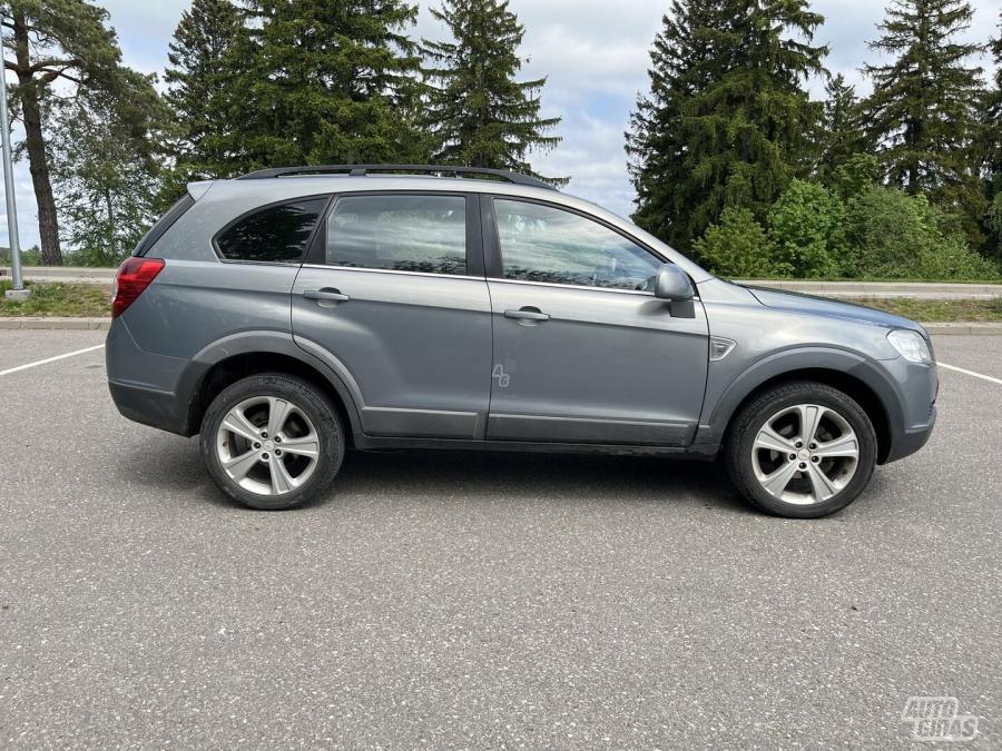 Pelēks Chevrolet Captiva 2009 Viļņa, ar dzinēja tilpumu 2.00 L un nobraukumu 246 tūkst. km par 2400 €, foto 7 vietnē AUTOMOTO.COM.LV