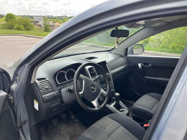 Pelēks Chevrolet Captiva 2009 Viļņa, ar dzinēja tilpumu 2.00 L un nobraukumu 246 tūkst. km par 2400 €, foto 9 vietnē AUTOMOTO.COM.LV