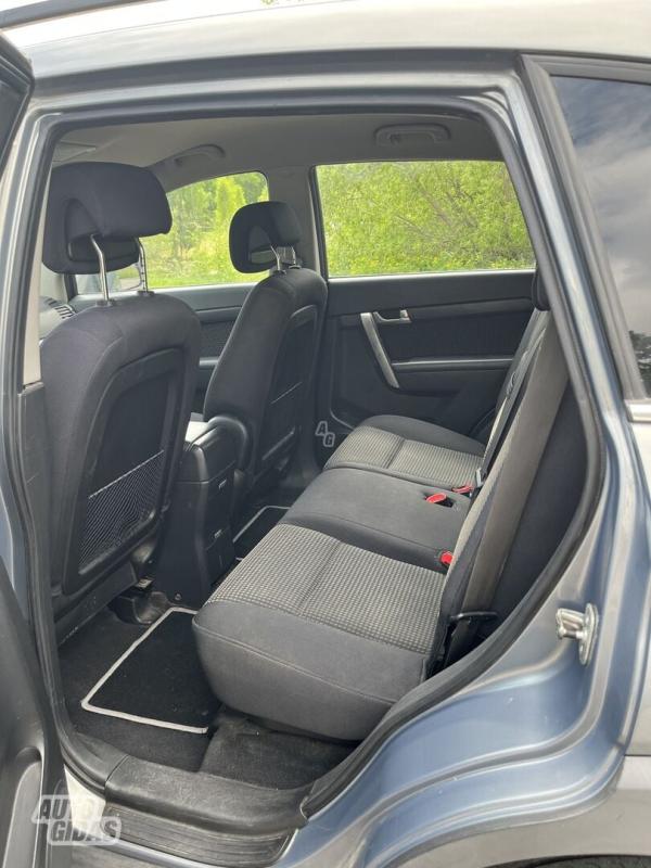Pelēks Chevrolet Captiva 2009 Viļņa, ar dzinēja tilpumu 2.00 L un nobraukumu 246 tūkst. km par 2400 €, foto 10 vietnē AUTOMOTO.COM.LV